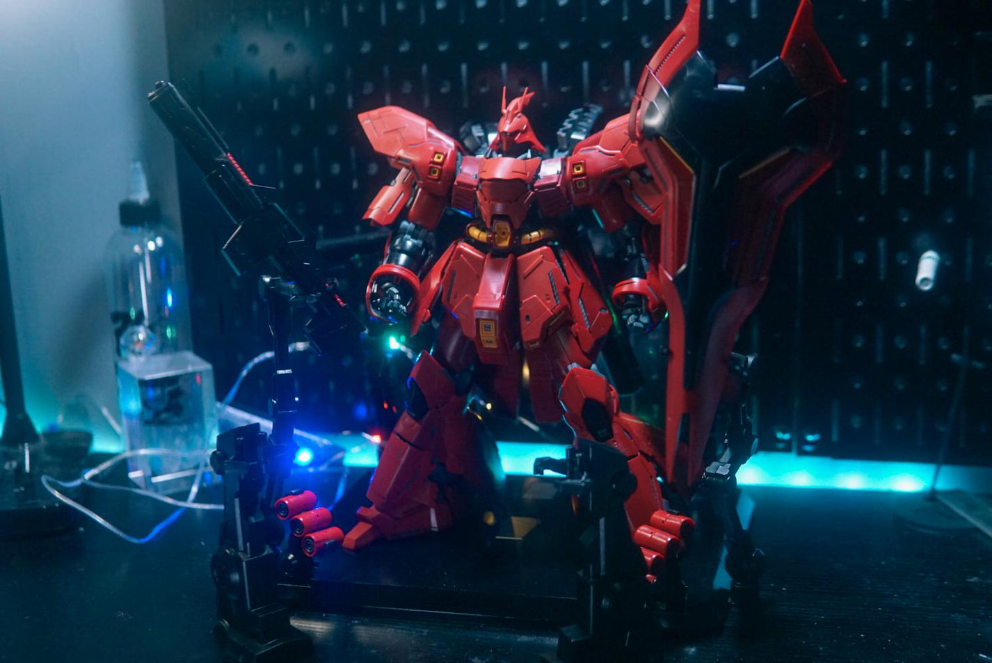Miao Wu Studio 1/100 Hanger for MG Sazabi Ver.Ka with LED – Cool Dragon ...